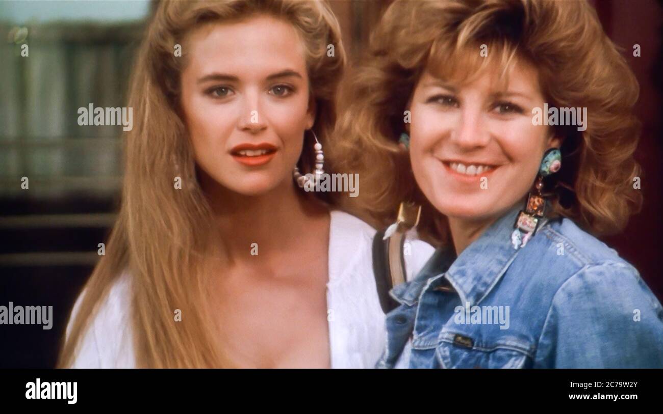 USA. Kelly Preston and Chloe Webb in a scene from the ©Universal Pictures movie: Twins (1988 ...