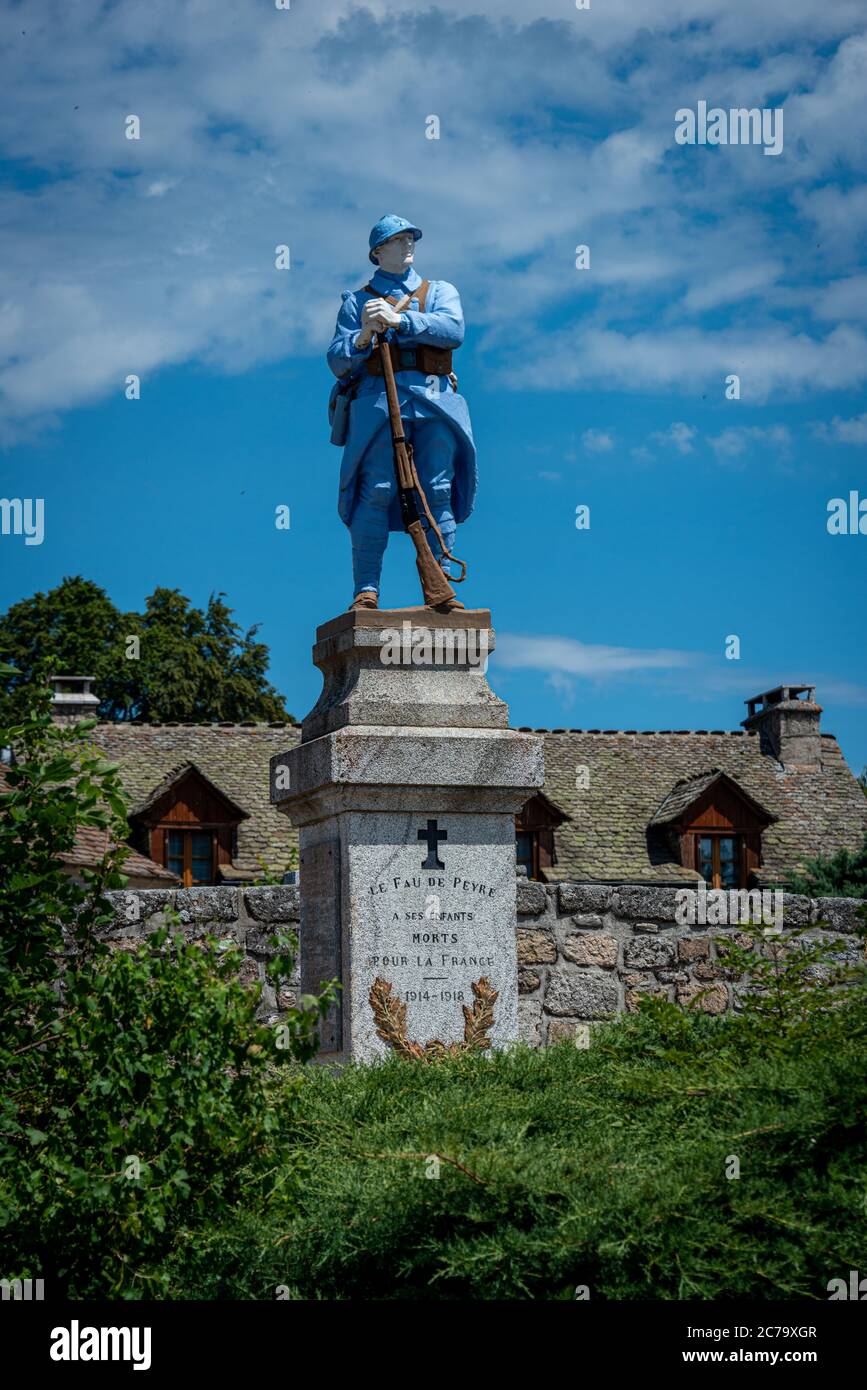 World war statue hi-res stock photography and images - Alamy