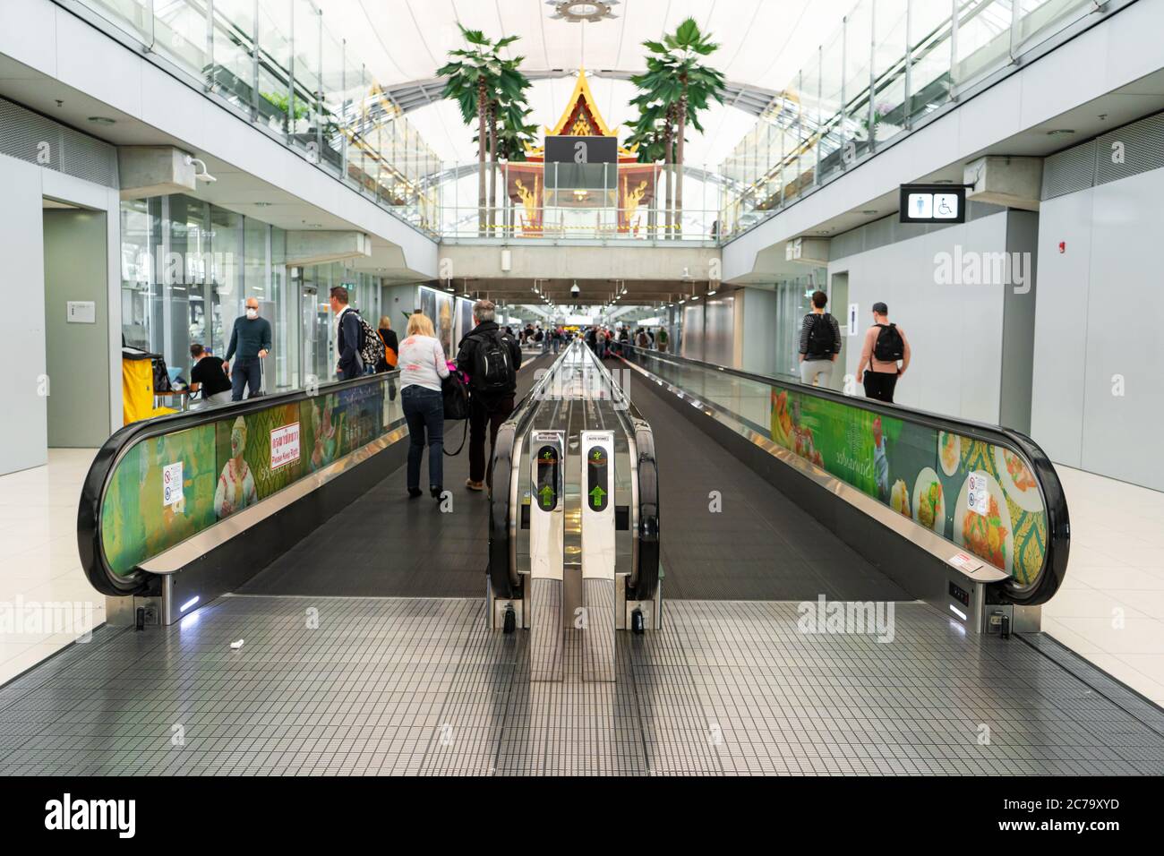 Airport travelator hi-res stock photography and images - Alamy