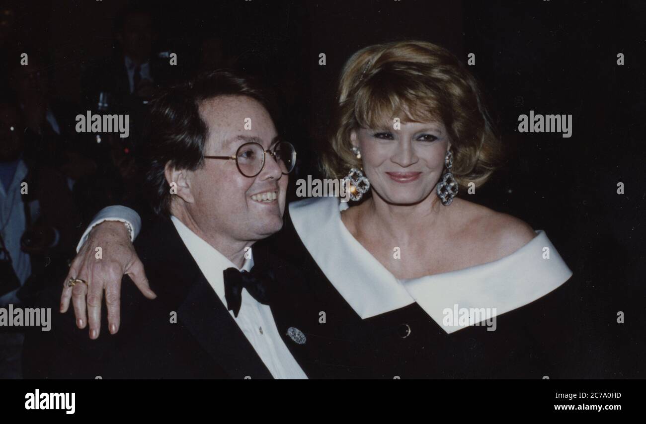 Los Angeles.CA.USA. LIBRARY. Angie Dickinson and producer Alan Carr at ...