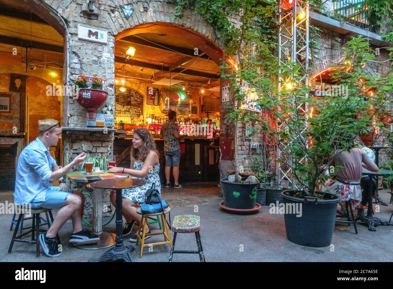 Szimpla garden ruin pub hungary hi-res stock photography and images - Alamy