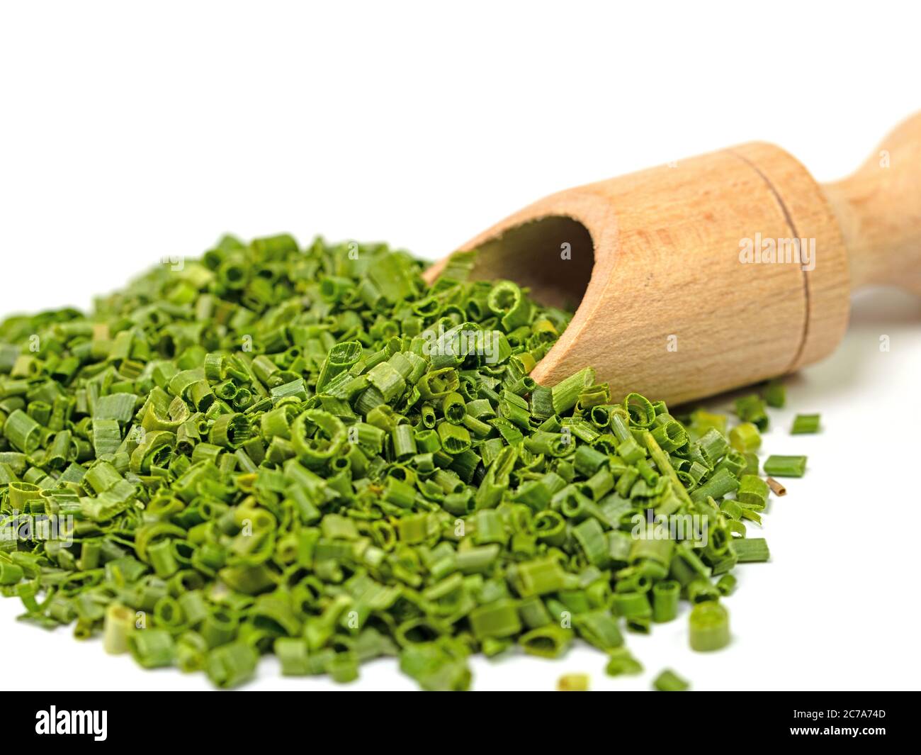 Dried chives on a spice scoop Stock Photo - Alamy