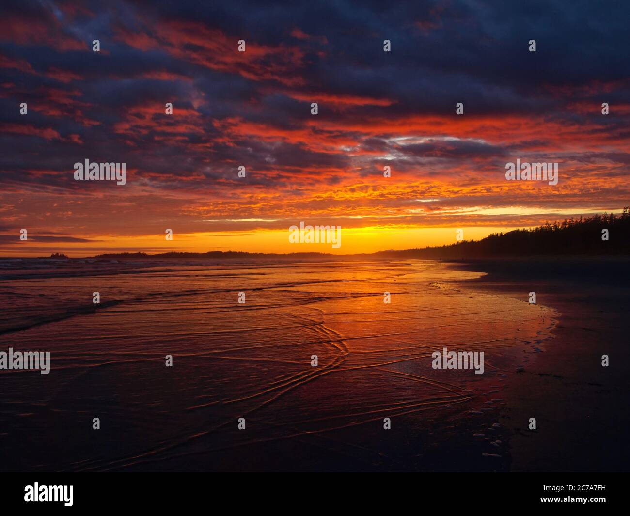 Vibrant Summer Sunset at Long Beach, in the Pacific Rim National Park ...