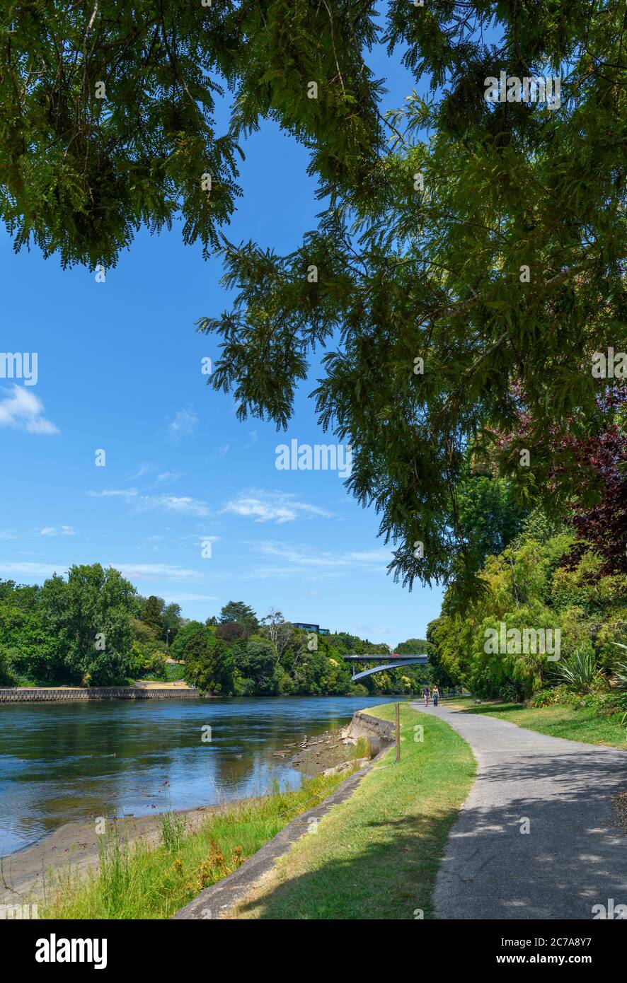 Footpath along the banks of the Waikato River, Hamilton, New Zealand ...
