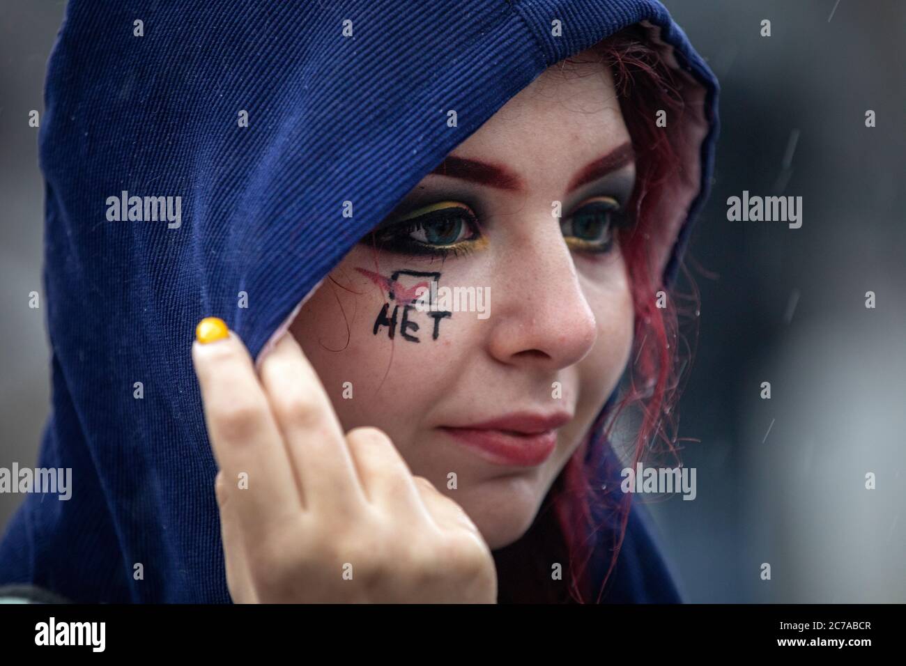 Woman collecting signatures hi-res stock photography and images - Alamy