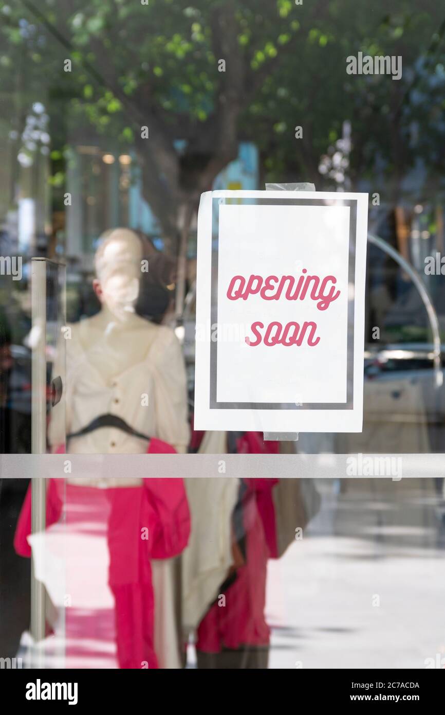 Closeed notice because of Coronavirus measures on window of a boutique ...