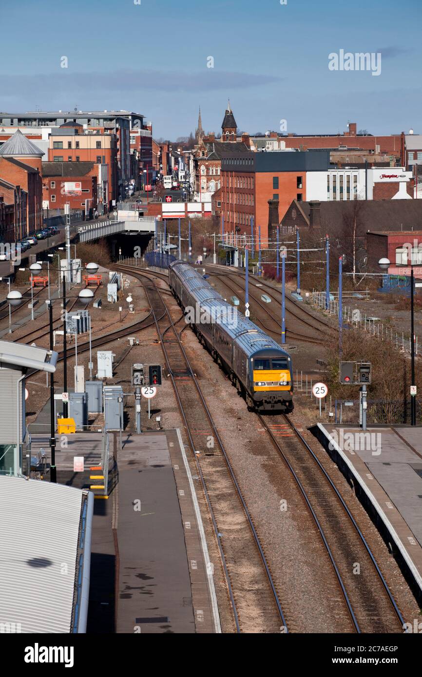 Chiltern Railways mainline train arriving at Birmingham Snow Hill with ...