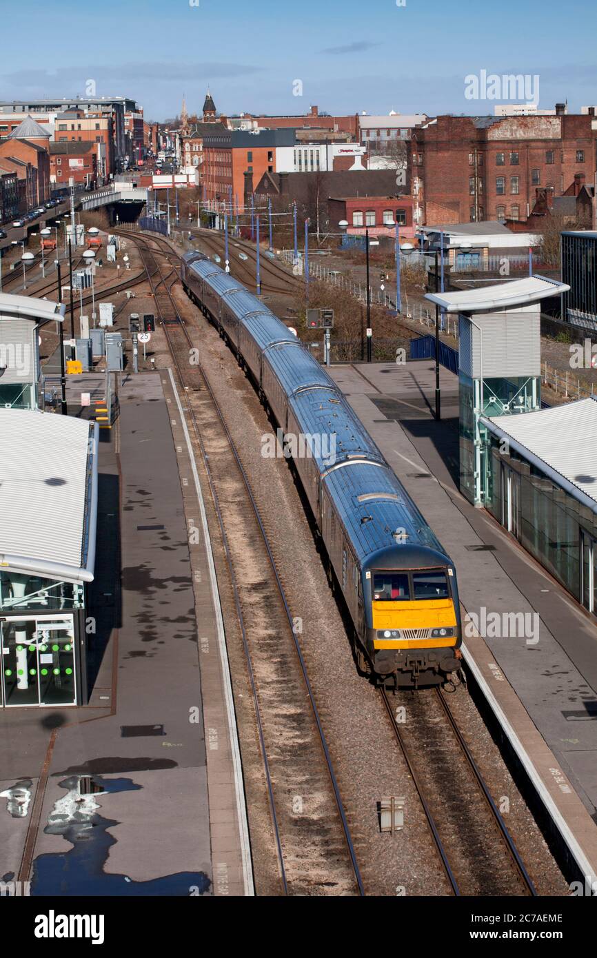 Chiltern Railways mainline train arriving at Birmingham Snow Hill with ...