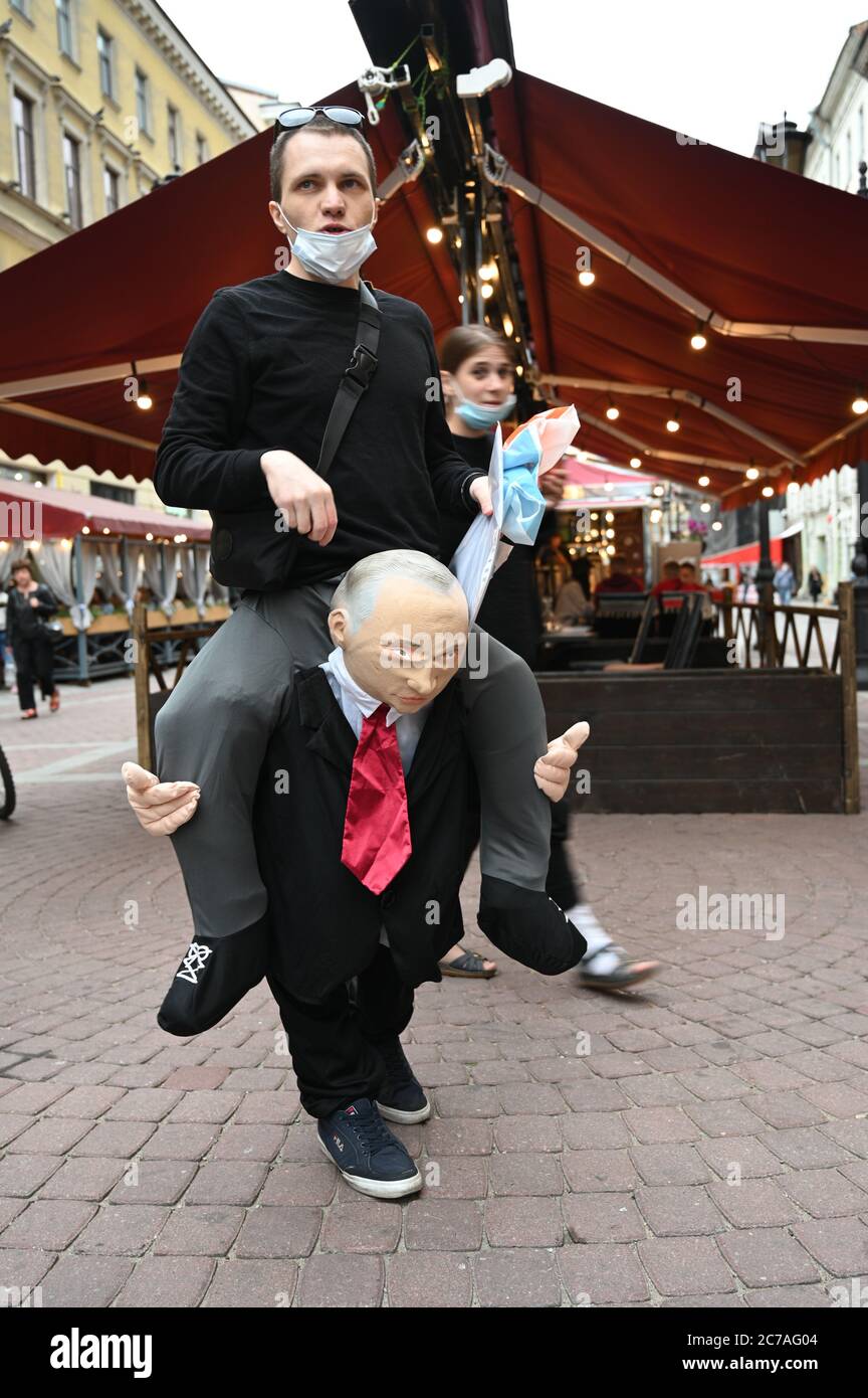 Mocking putin hi-res stock photography and images - Alamy