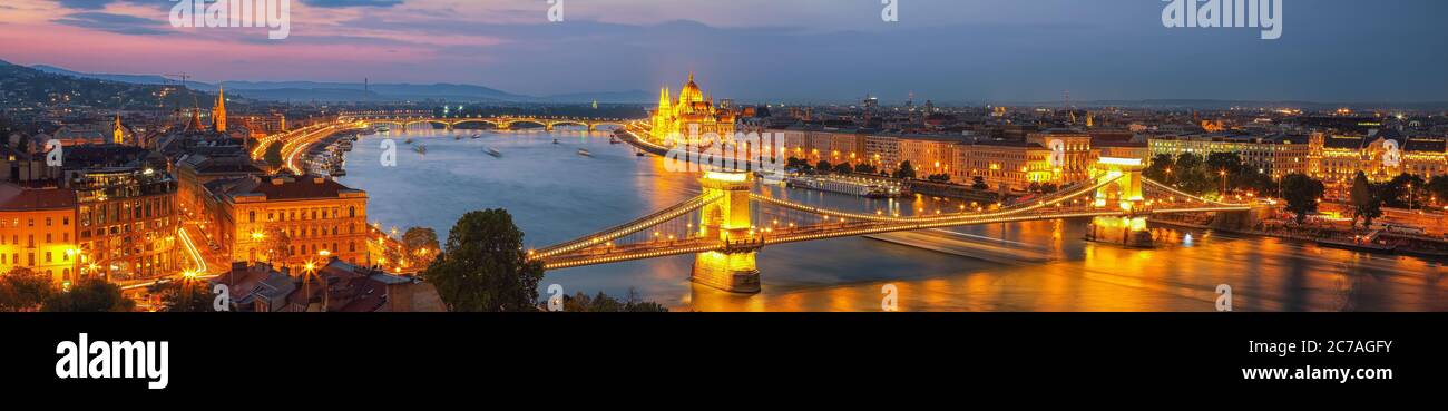 Budapest city evening scene. View at Chain bridge, river Danube and ...