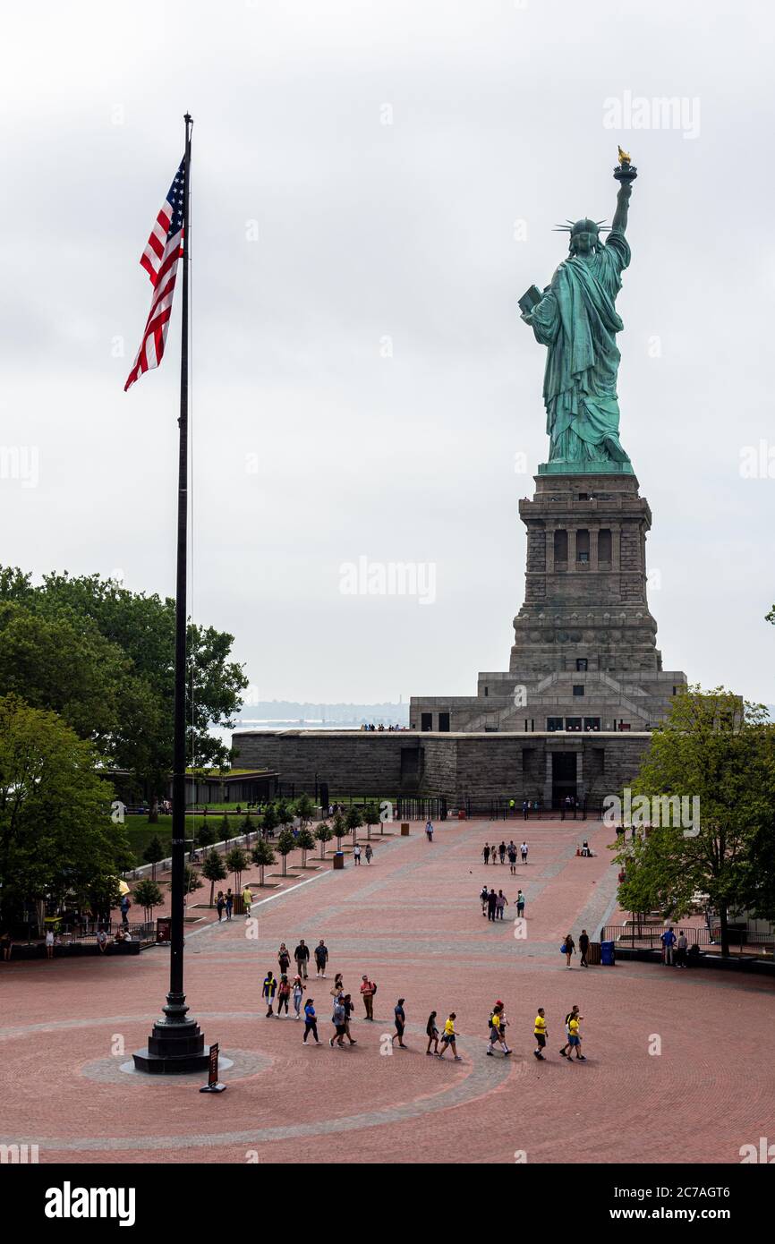 Lady liberty american flag hi-res stock photography and images - Alamy