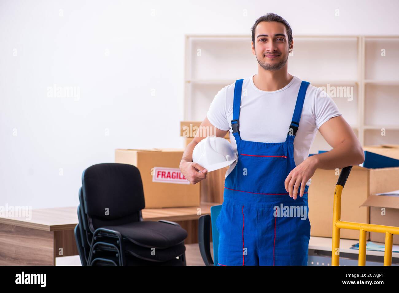 Young professional mover doing home relocation Stock Photo - Alamy