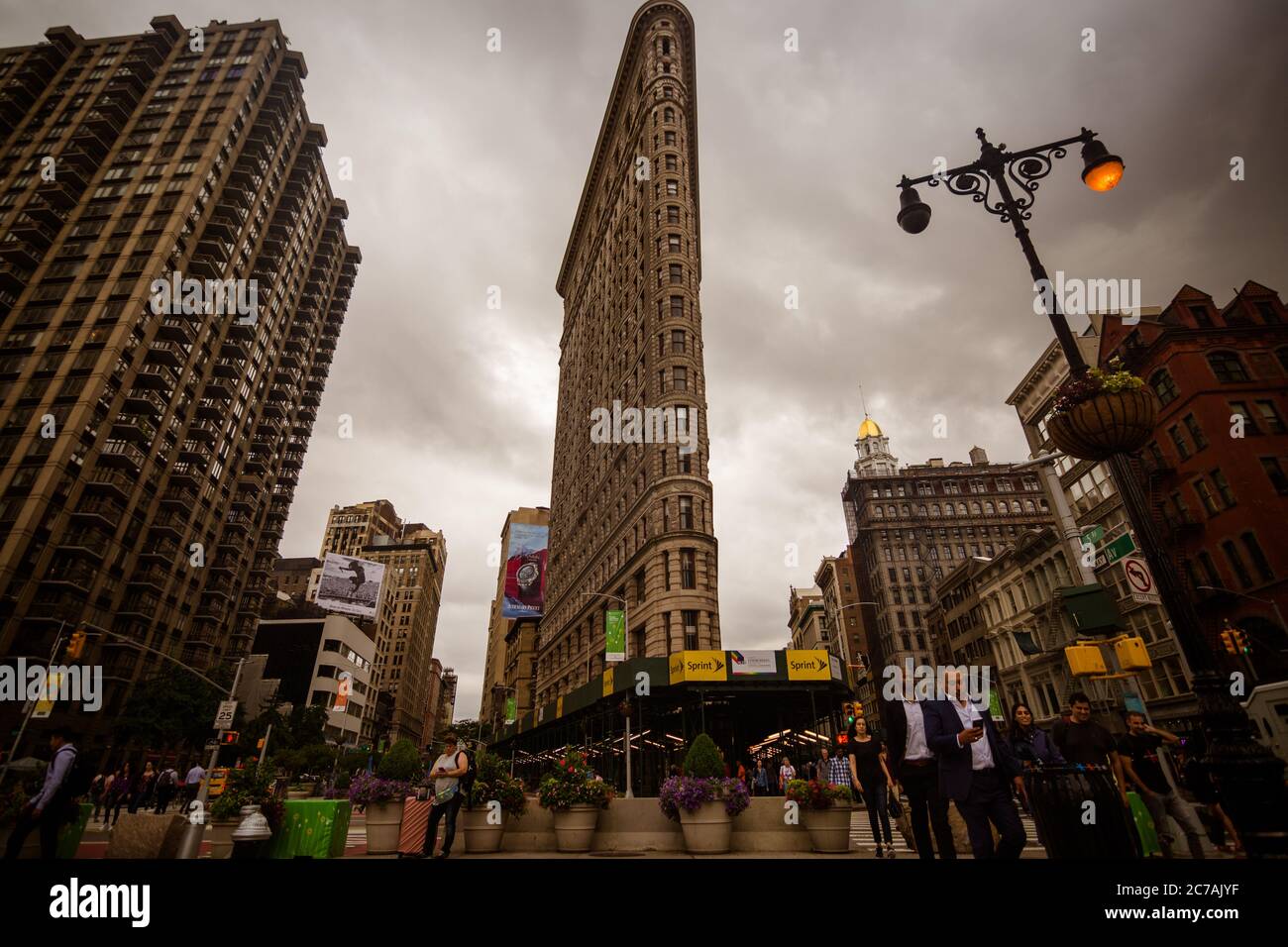 Flatiron building a new york city landmark hi-res stock photography and ...