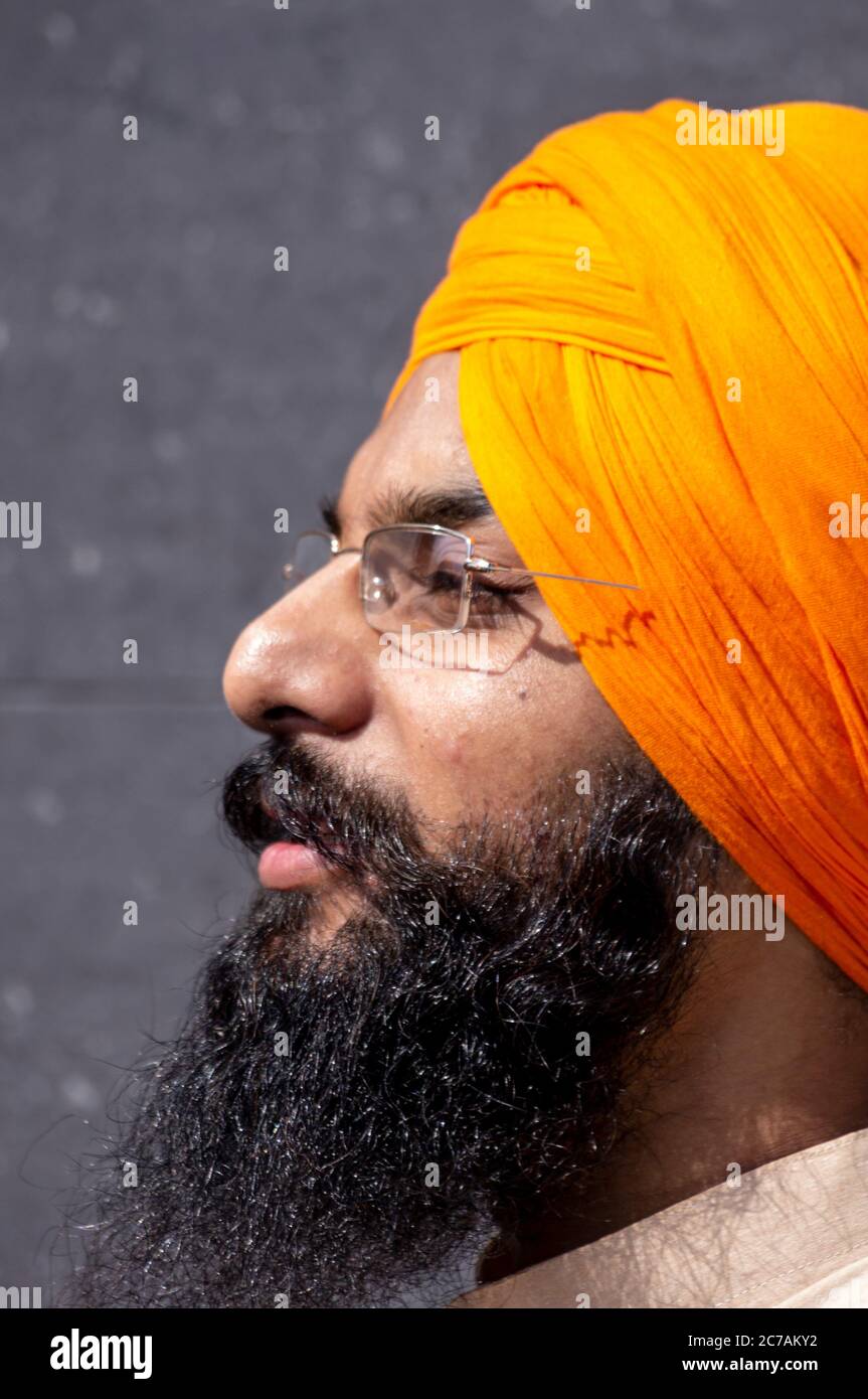 Portrait of Sikh Man in traditional turban Stock Photo - Alamy