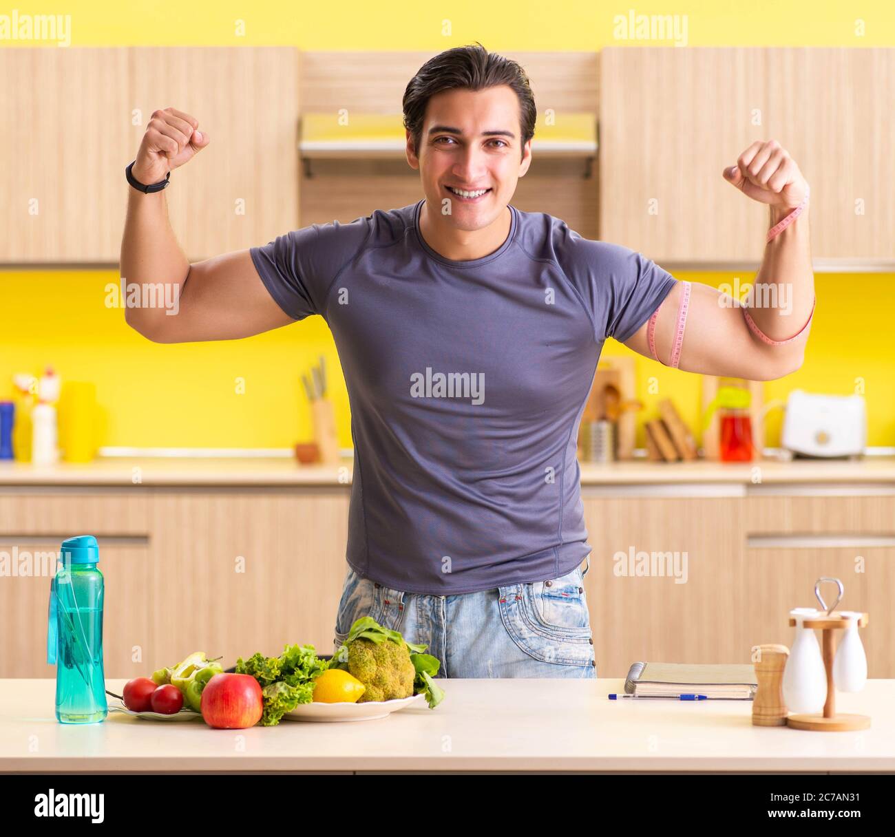 Man eating broccoli muscular hi-res stock photography and images - Alamy