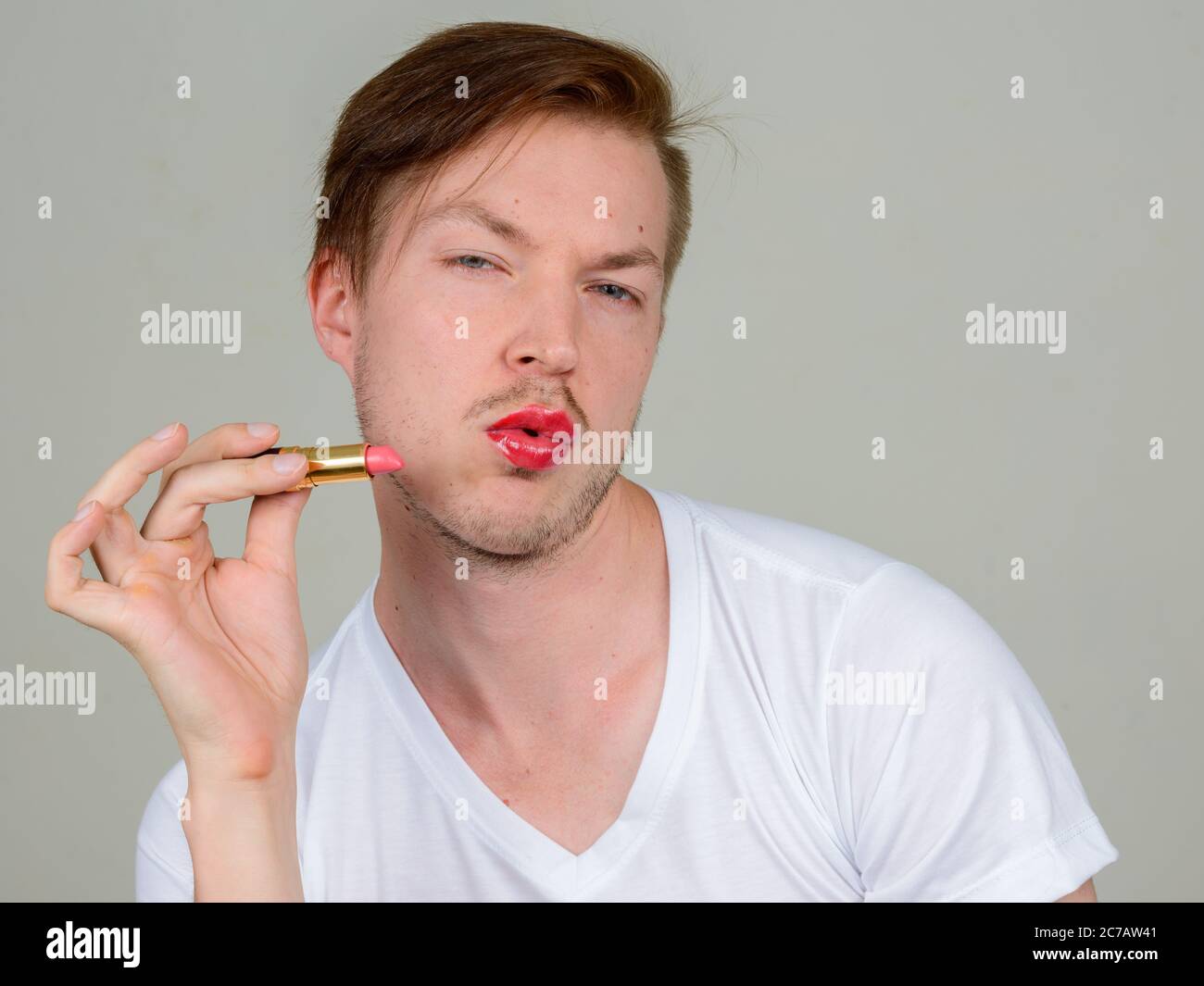 Men wearing lipstick hi-res stock photography and images - Alamy