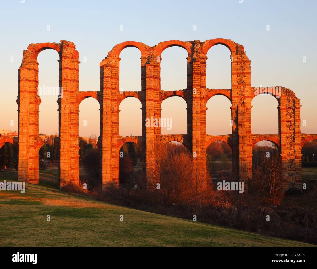 Acueducto De Los Milagros, Roman aqueduct. Lit by the late afternoon ...