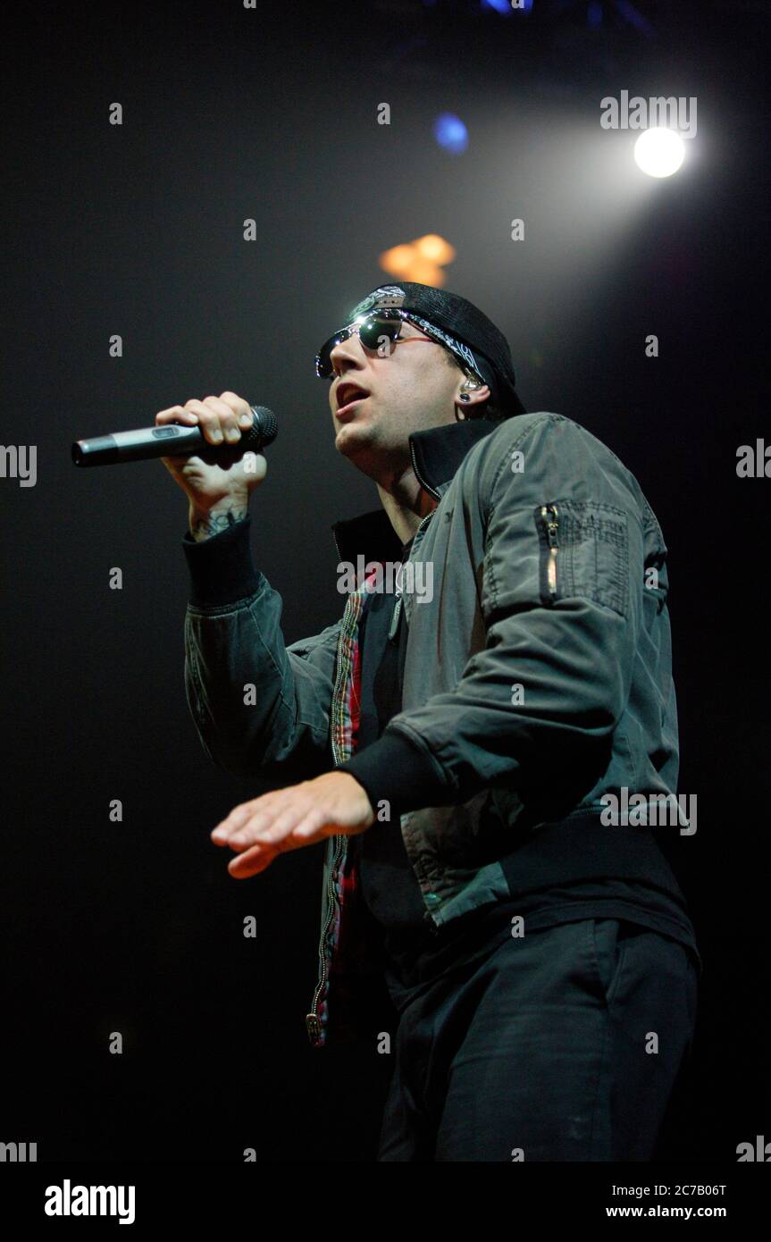 Stage vocalist arena beach hi-res stock photography and images - Alamy