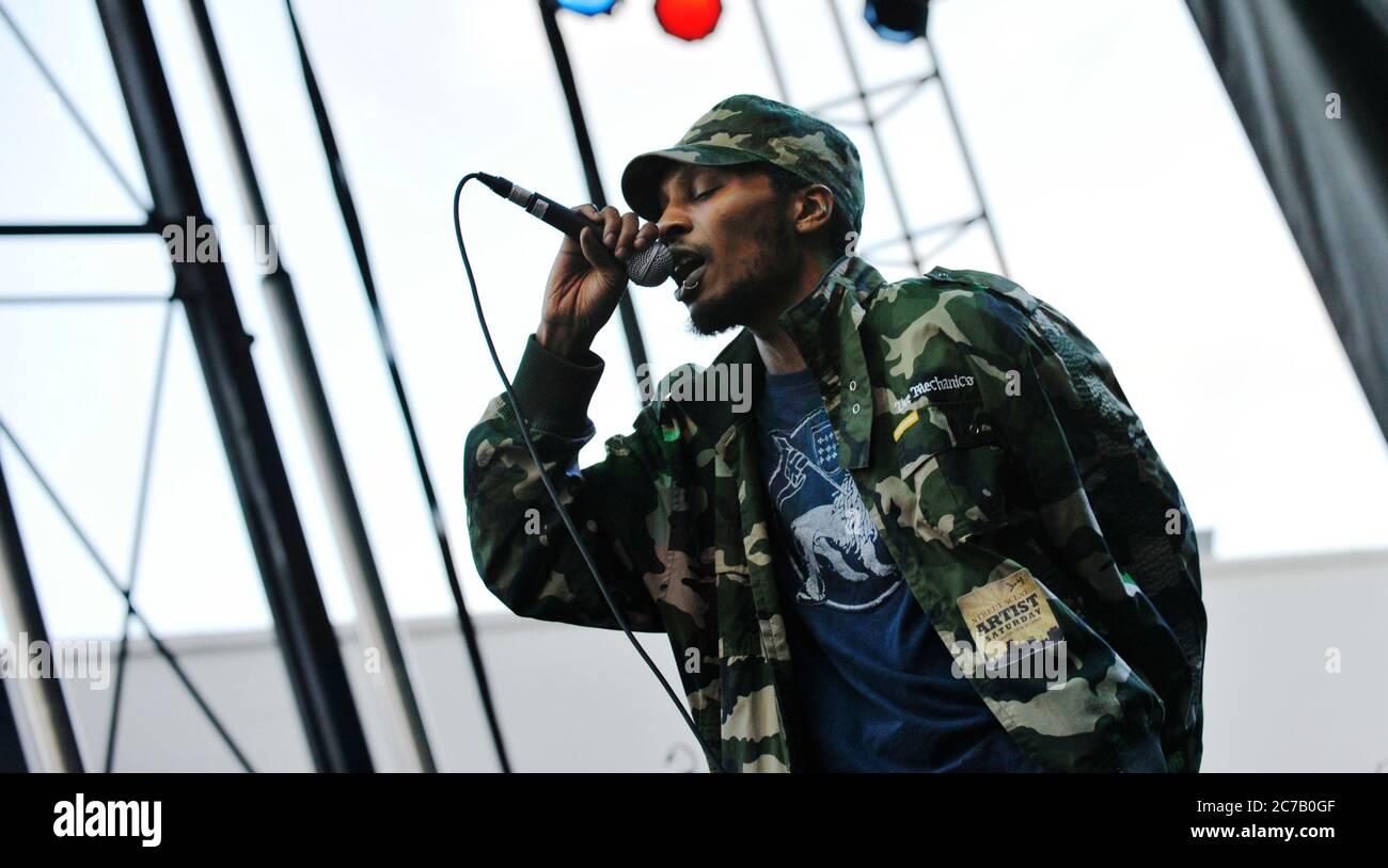Rapper Del the Funky Homosapien performing at the 2008 San Diego Street ...