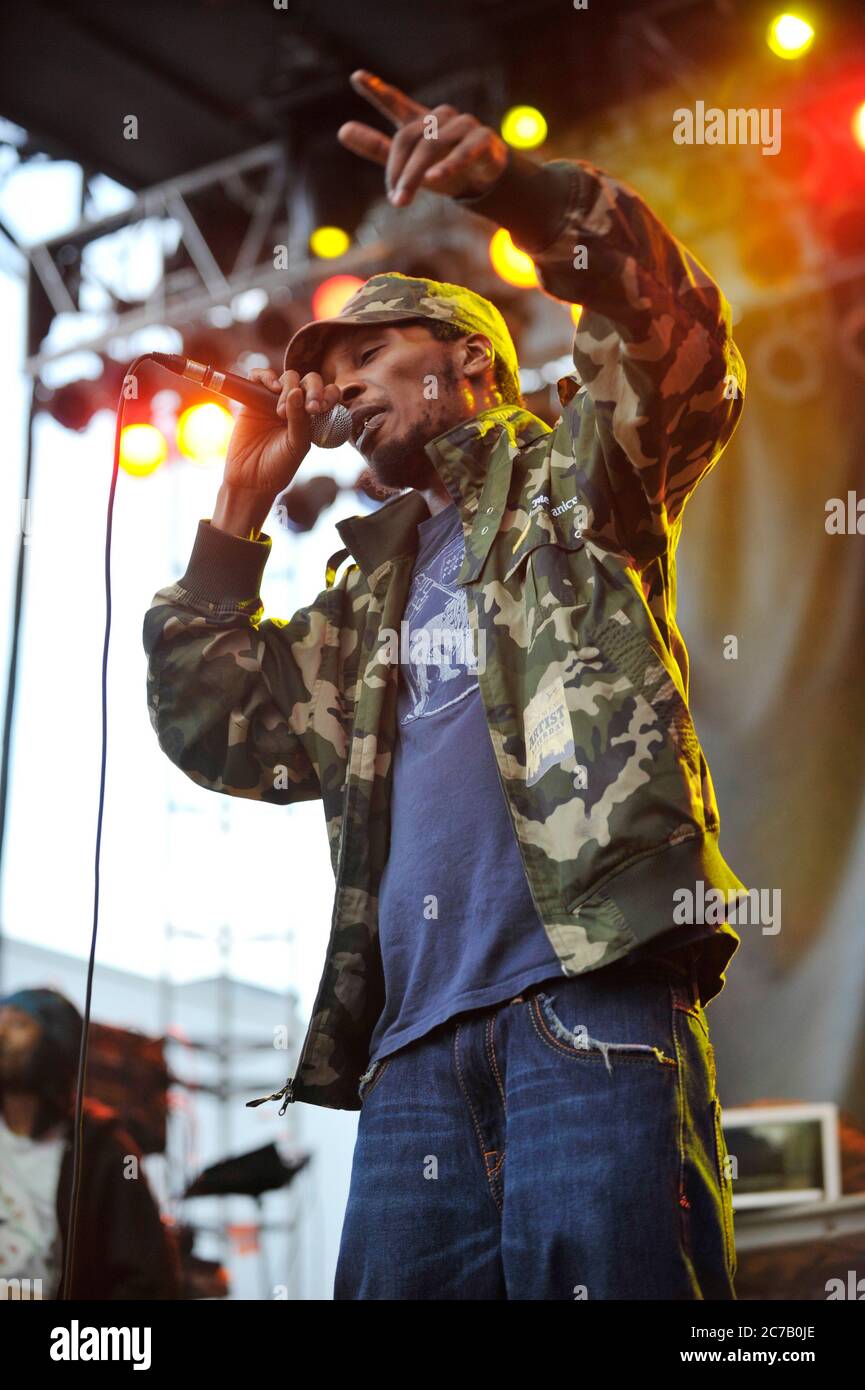 Rapper Del the Funky Homosapien performing at the 2008 San Diego Street ...