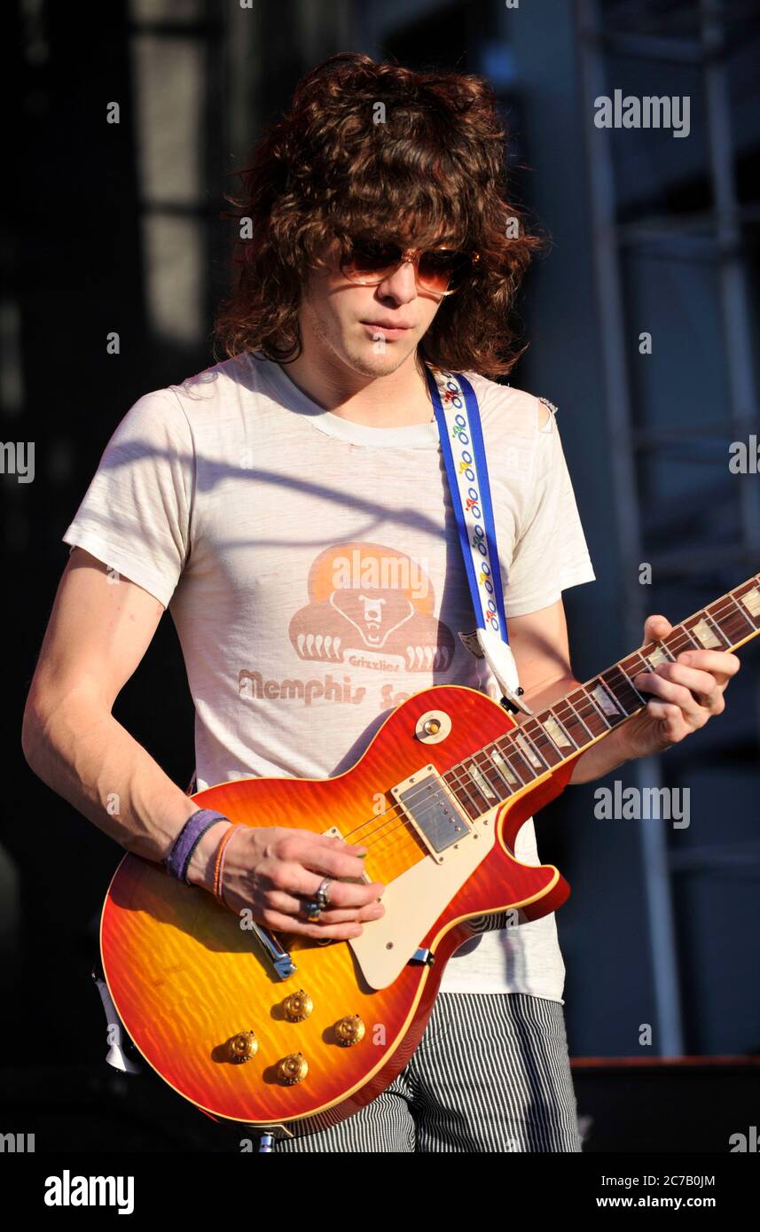 Andrew VanWyngarden of MGMT performing at the 2008 San Diego Street ...