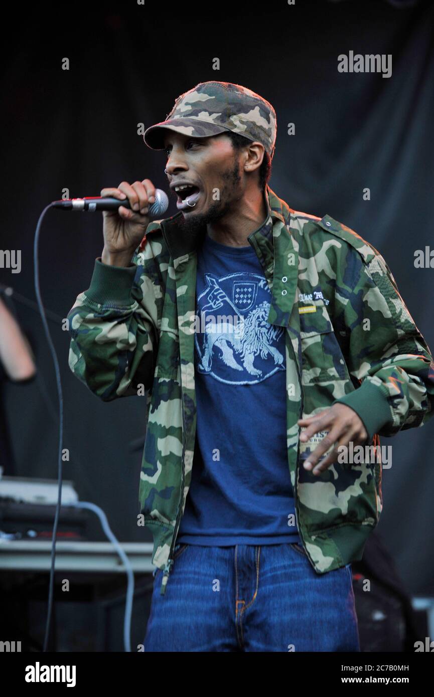 Rapper Del the Funky Homosapien performing at the 2008 San Diego Street ...