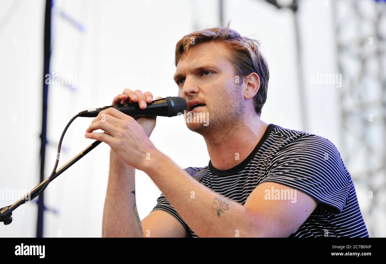 Nathan Willett of Cold War Kids performing at the 2008 San Diego Street ...