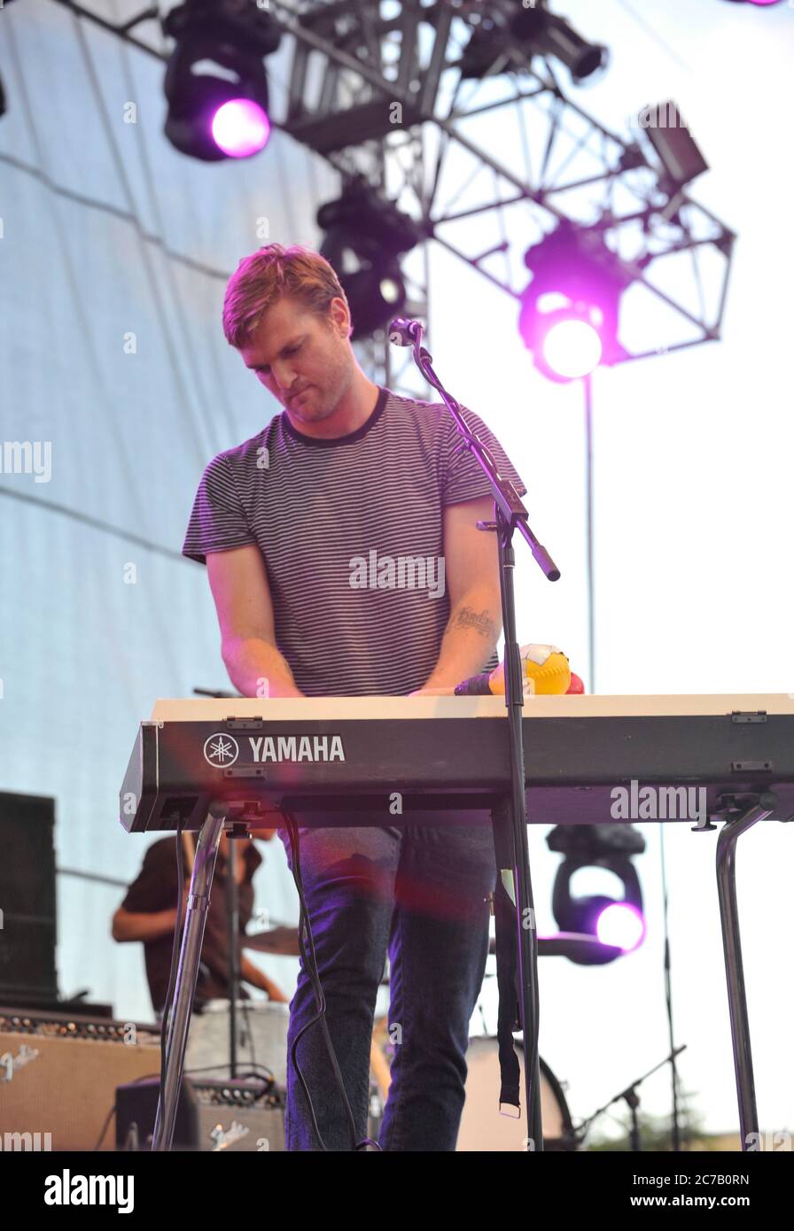 Nathan Willett of Cold War Kids performing at the 2008 San Diego Street ...