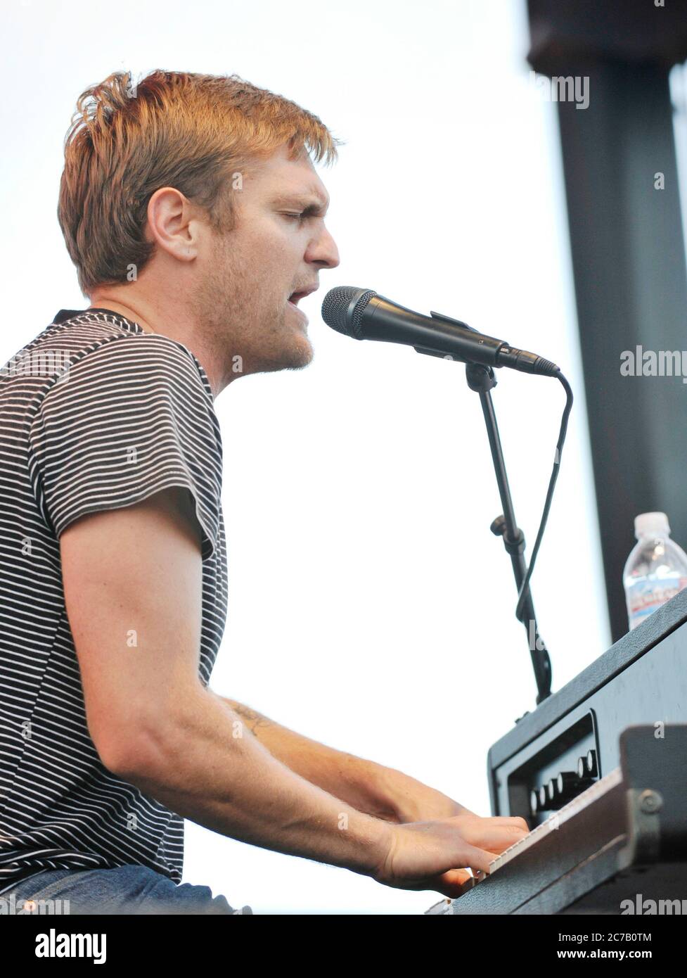 Nathan Willett of Cold War Kids performing at the 2008 San Diego Street ...