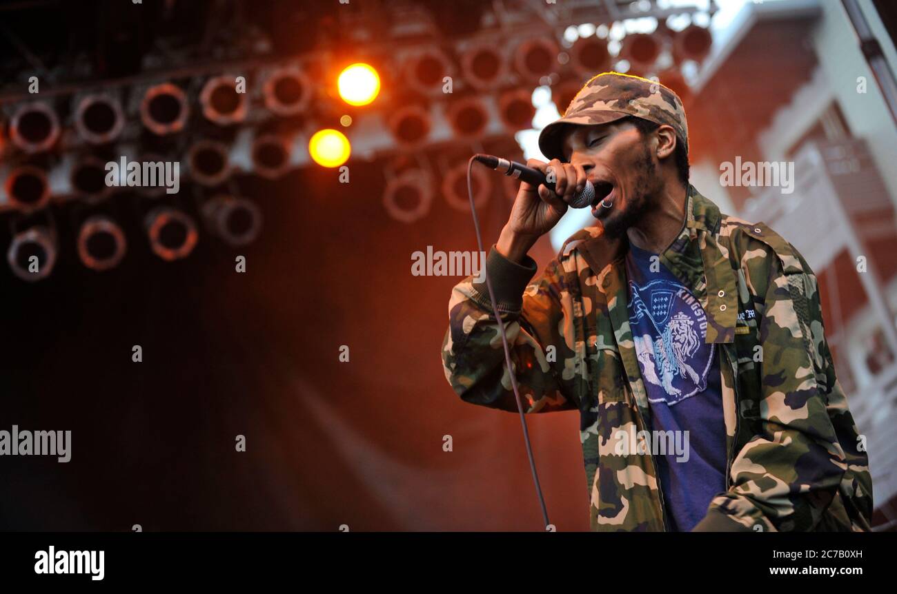 Rapper Del the Funky Homosapien performing at the 2008 San Diego Street ...