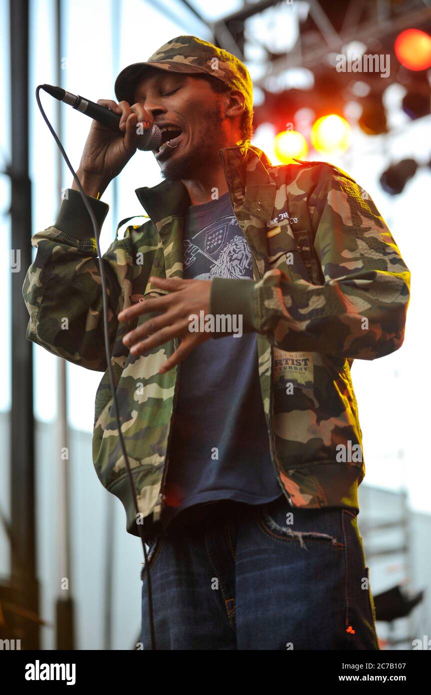 Rapper Del the Funky Homosapien performing at the 2008 San Diego Street ...