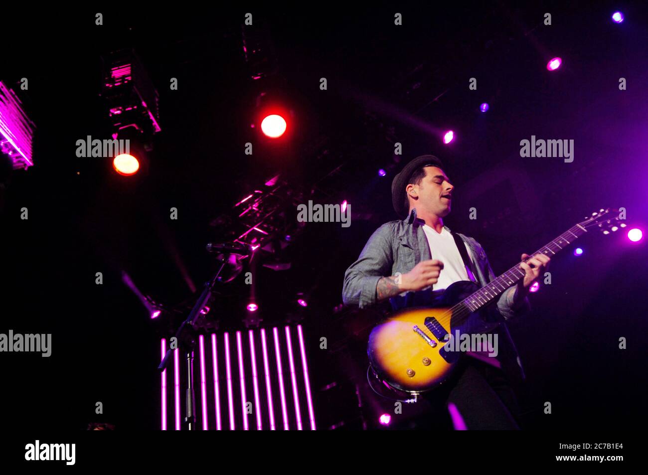 Chris Carrabba of Dashboard Confessionals performs at the Staples ...