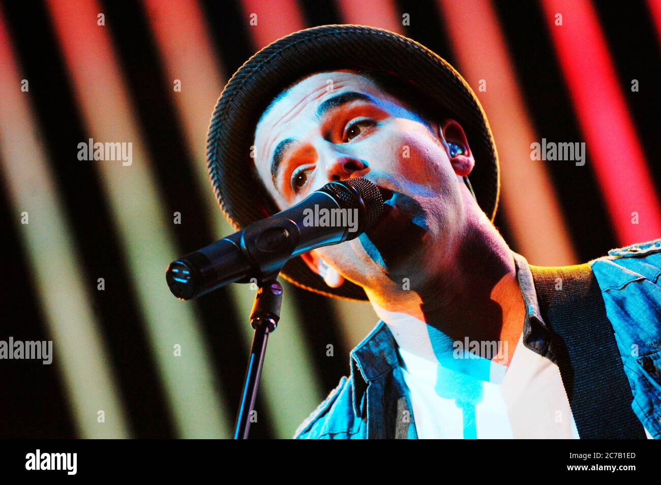 Chris Carrabba of Dashboard Confessionals performs at the Staples ...