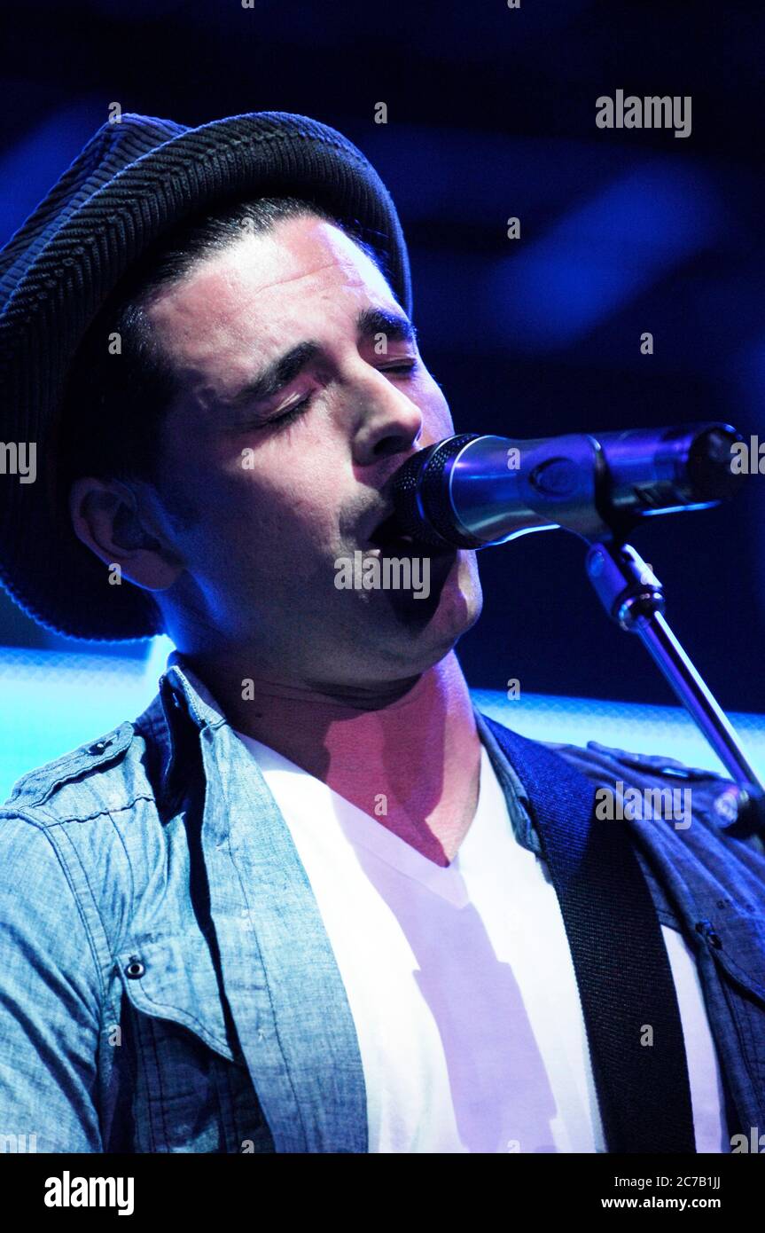 Chris Carrabba of Dashboard Confessionals performs at the Staples ...