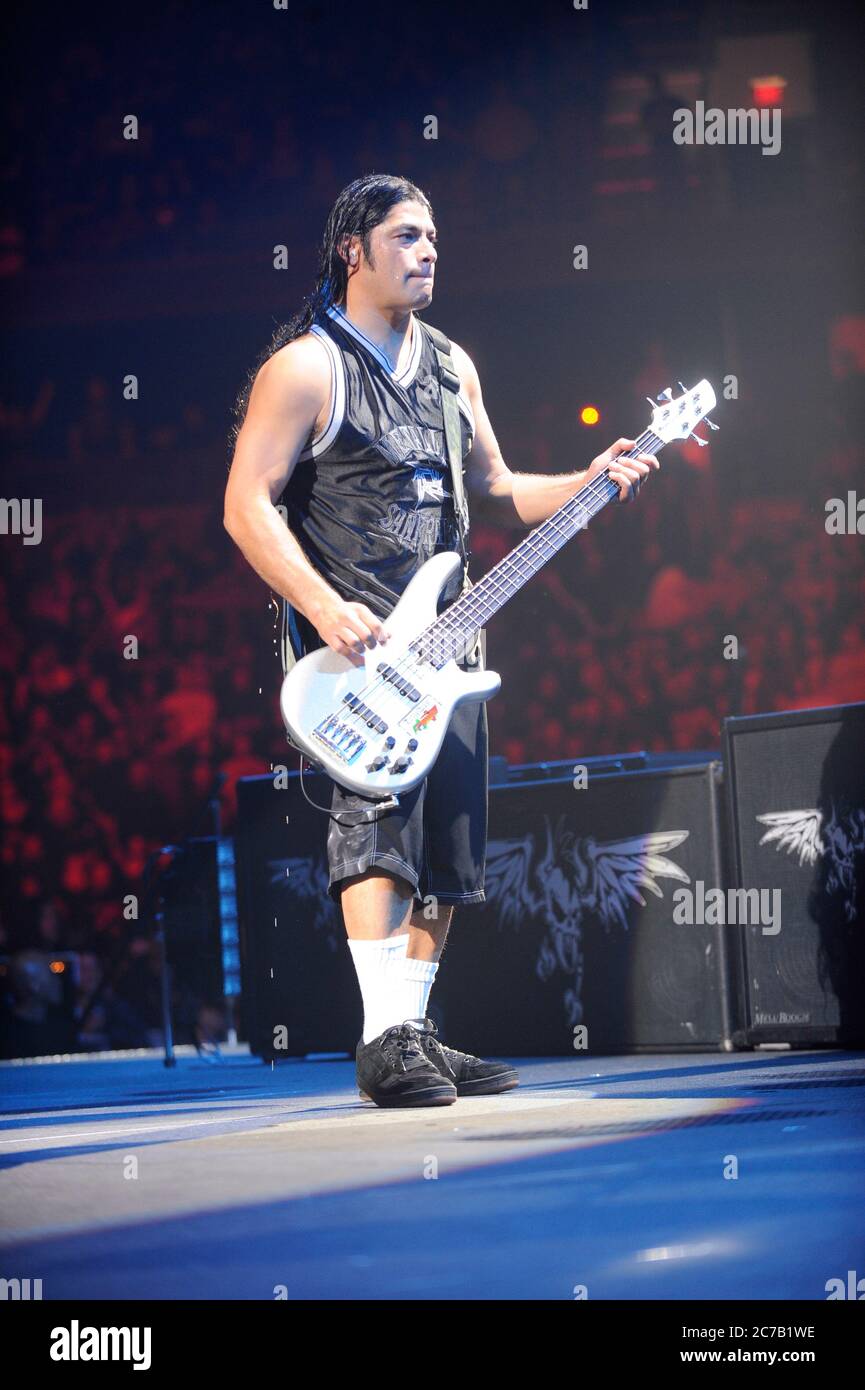 Metallica band on stage hi-res stock photography and images - Alamy