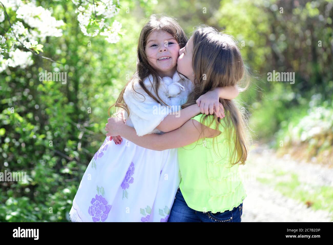 Hug tree pose hi-res stock photography and images - Alamy