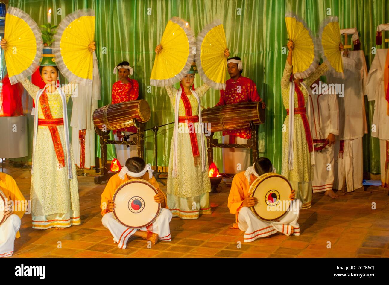 Cham people in traditional dress performing Cham dances in My Son near ...