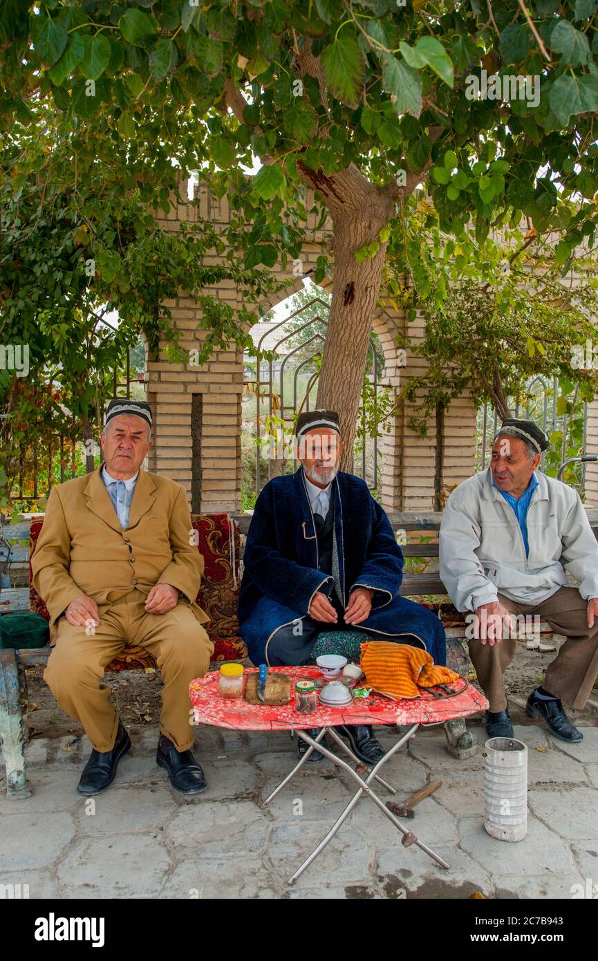 Uzbek men hi-res stock photography and images - Alamy