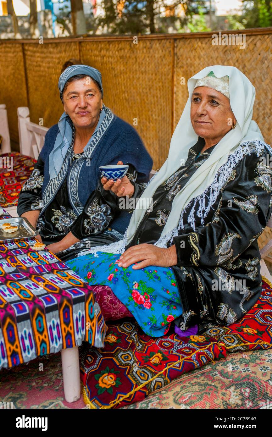Women in bukhara uzbekistan hi-res stock photography and images - Alamy
