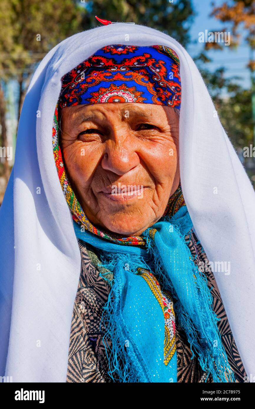 Uzbek woman portrait hi-res stock photography and images - Alamy