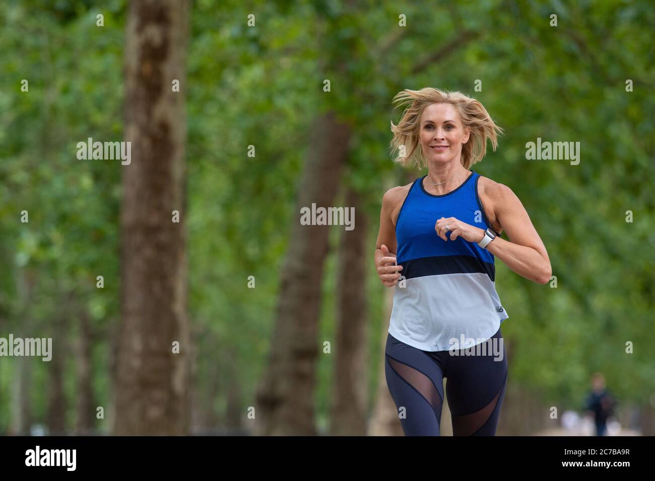Jenni Falconer running through central London, following her Smooth ...