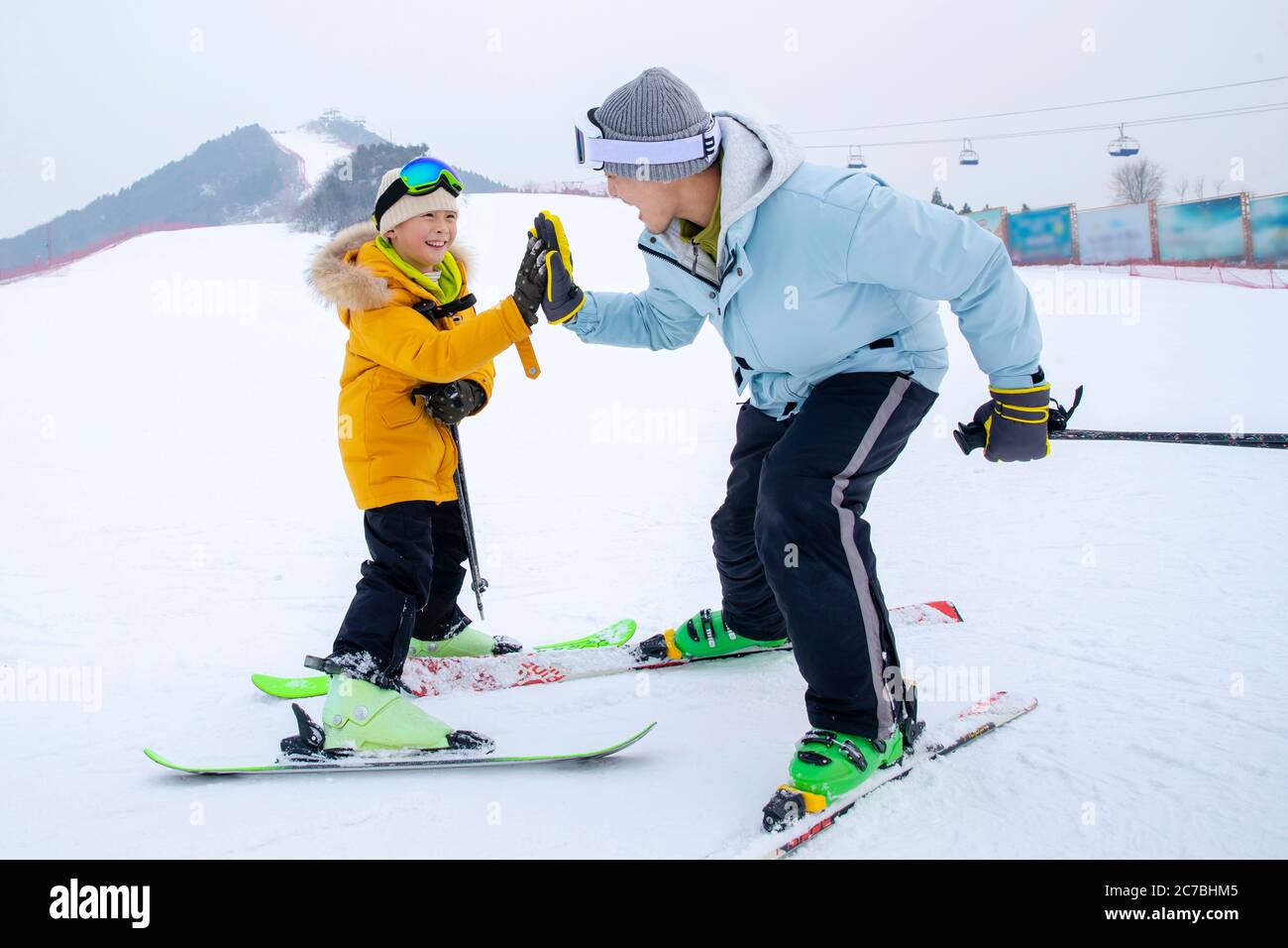 Ski hand-clapping happy father and son Stock Photo - Alamy