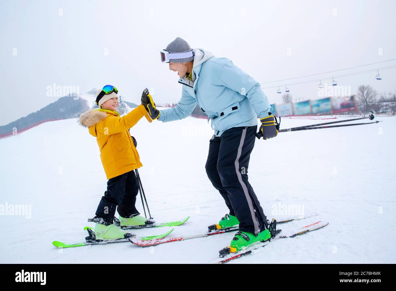 Ski hand-clapping happy father and son Stock Photo - Alamy