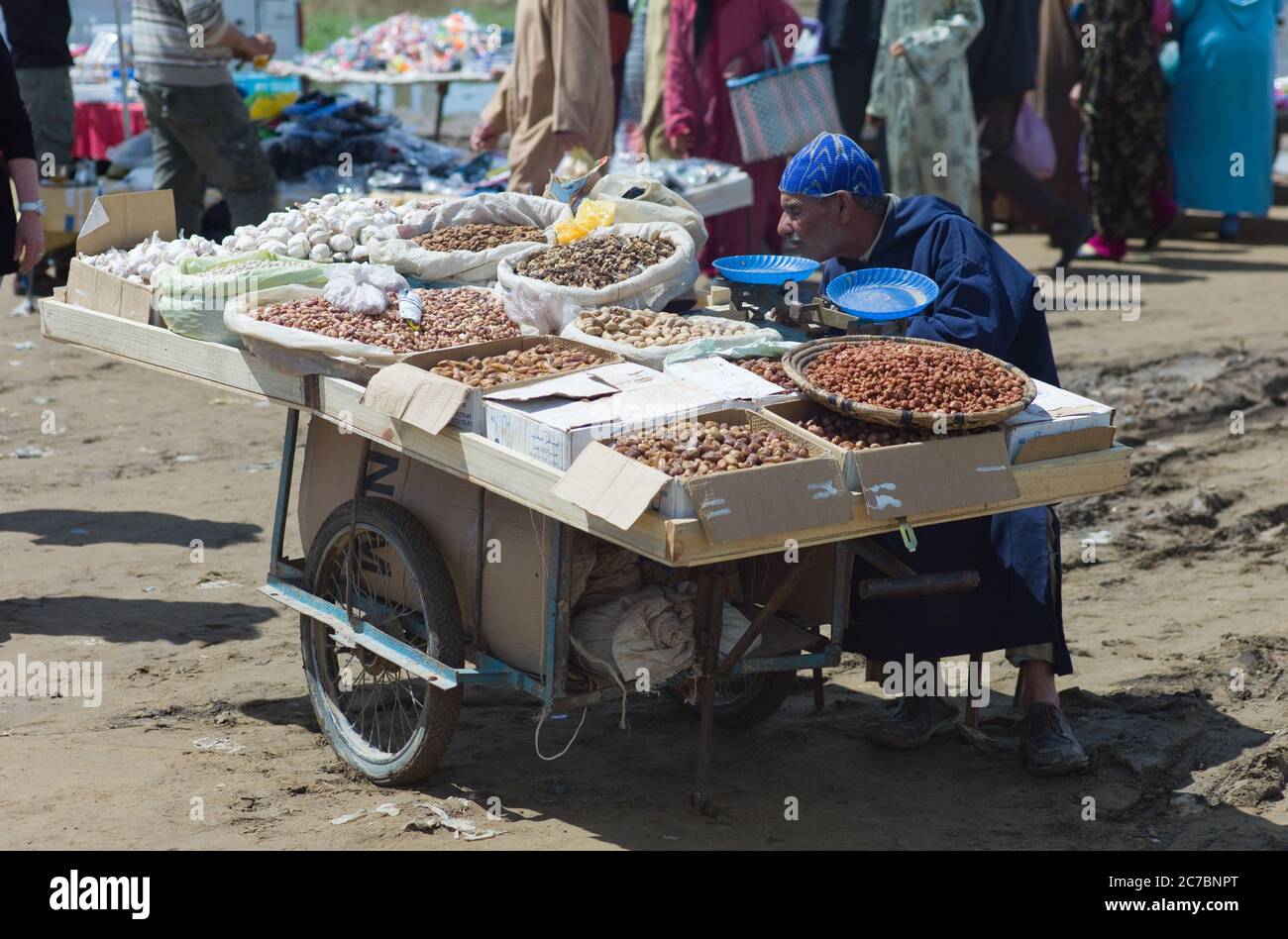 African market stall food village hi-res stock photography and images ...