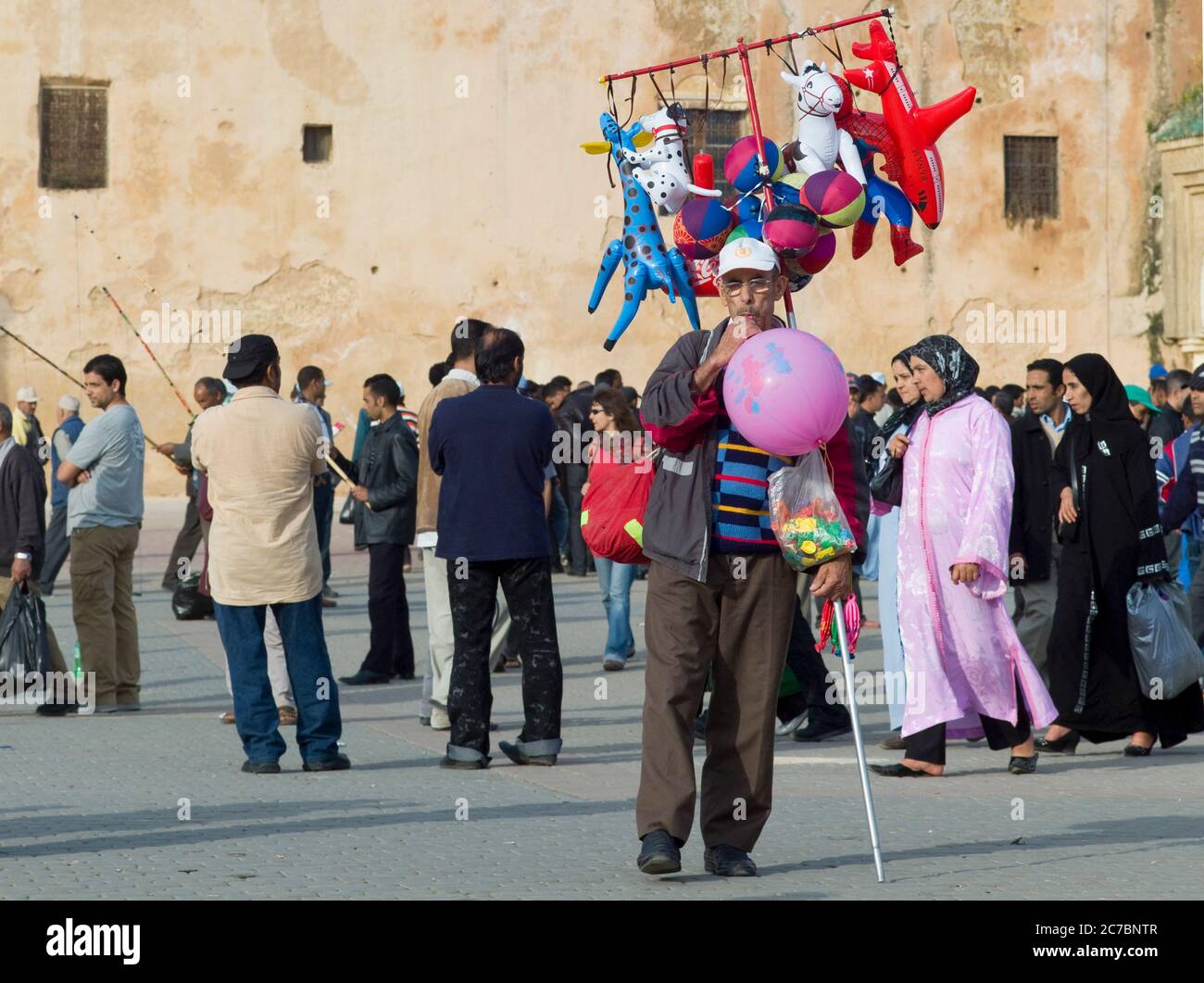 Man selling balloons hi-res stock photography and images - Alamy