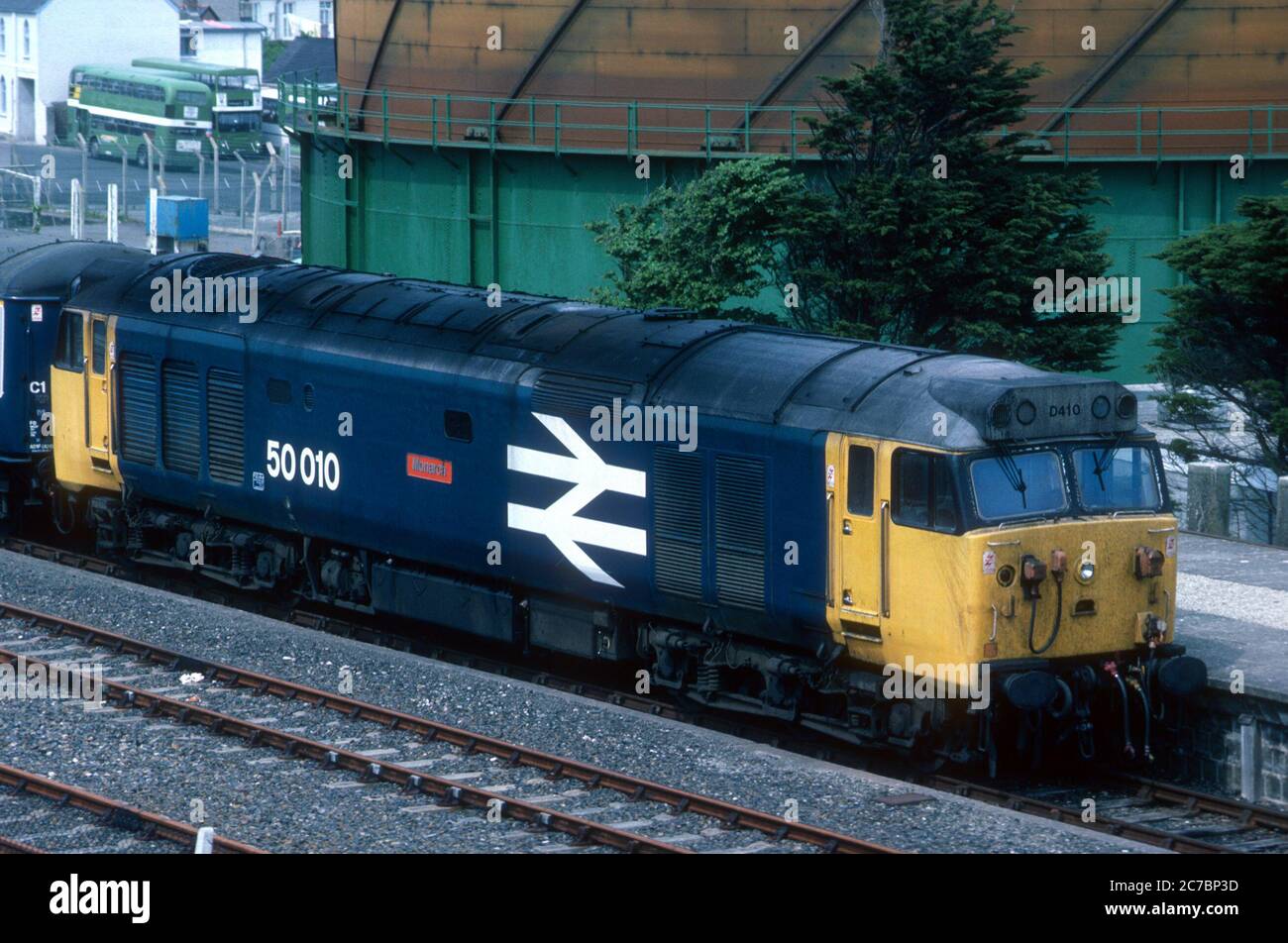 Class 50 diesel locomotive No. 50010 "Monarch" at Newquay station ...