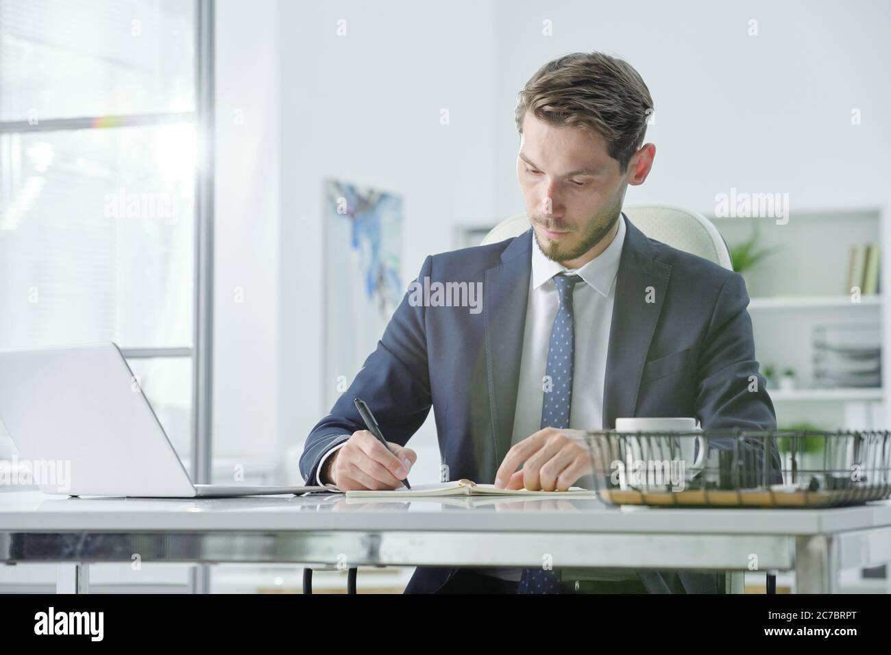 Planning tasks hi-res stock photography and images - Alamy