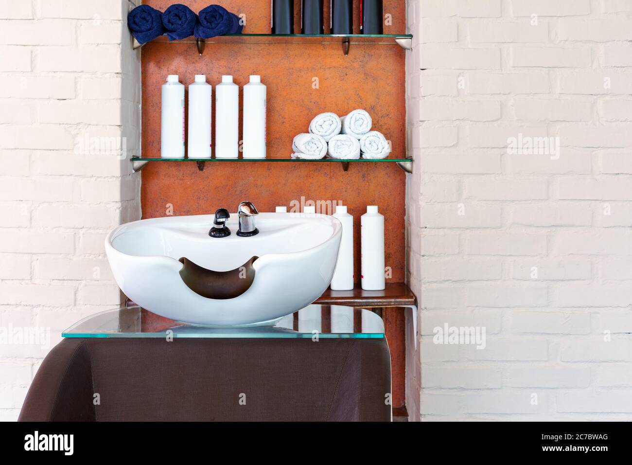 Salon sink hi-res stock photography and images - Alamy