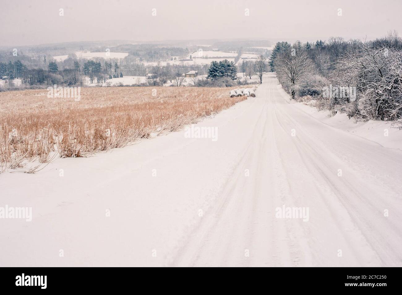 Beautiful shot of the amazing scenery of the snow-covered countryside ...