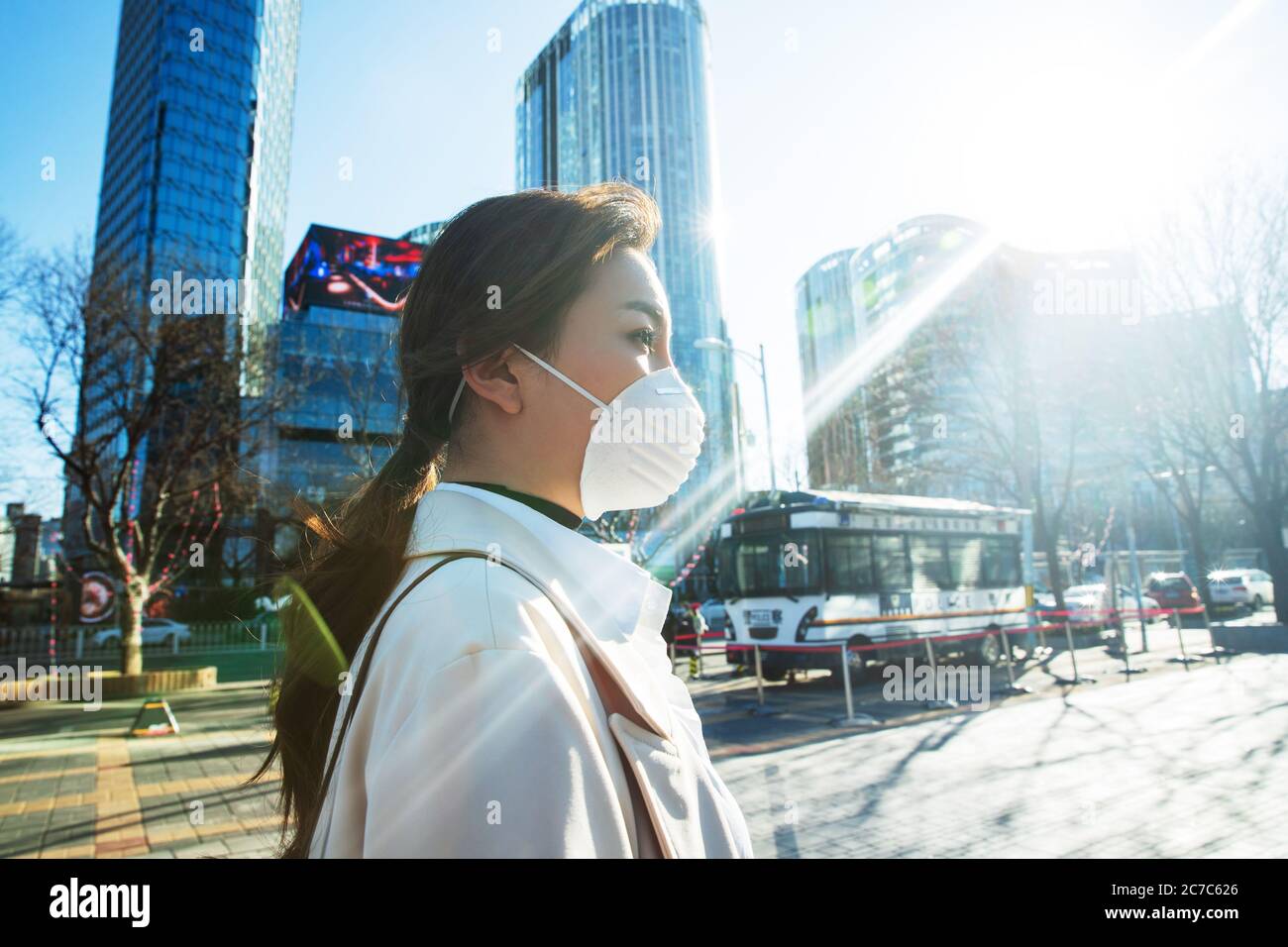 Asian businesswoman wearing mask walking hi-res stock photography and ...